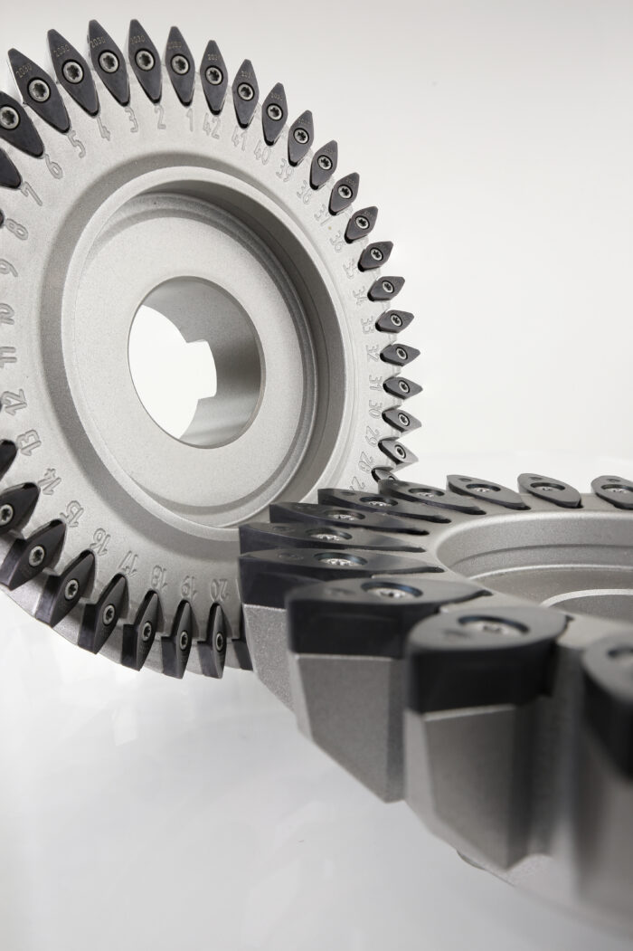 Gear skiving with Tungaloy´s innovations - Tungaloy Corporation